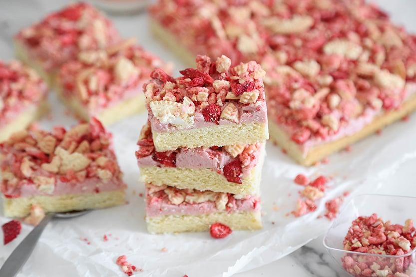 Strawberry Crunch Sugar Cookie Bars - Sprinkle Bakes