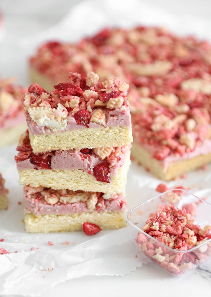 Strawberry Crunch Sugar Cookie Bars - Sprinkle Bakes