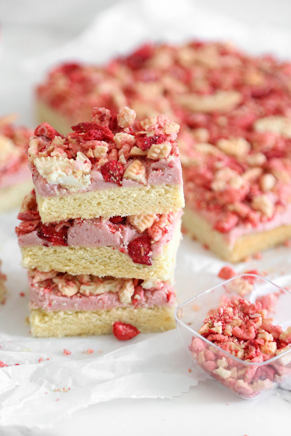Strawberry Crunch Sugar Cookie Bars - Sprinkle Bakes